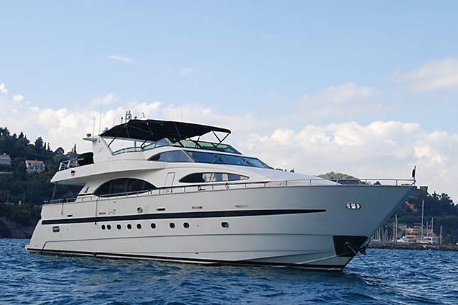 ACCAMA DELTA Yacht Charter Details, Azimut JUMBO 100 | CHARTERWORLD ...